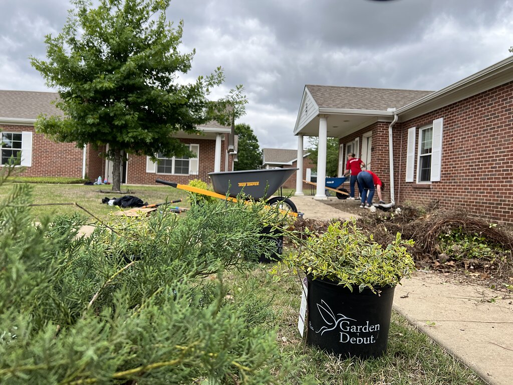Aramark beautifies Buckner Dallas campus for global day of service